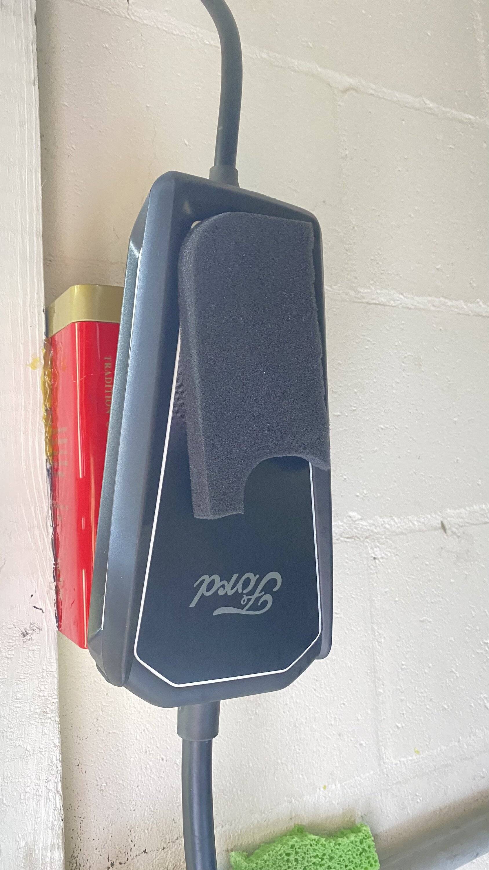 Orange light and arrow - portable charger | MachEforum - Ford Mustang ...