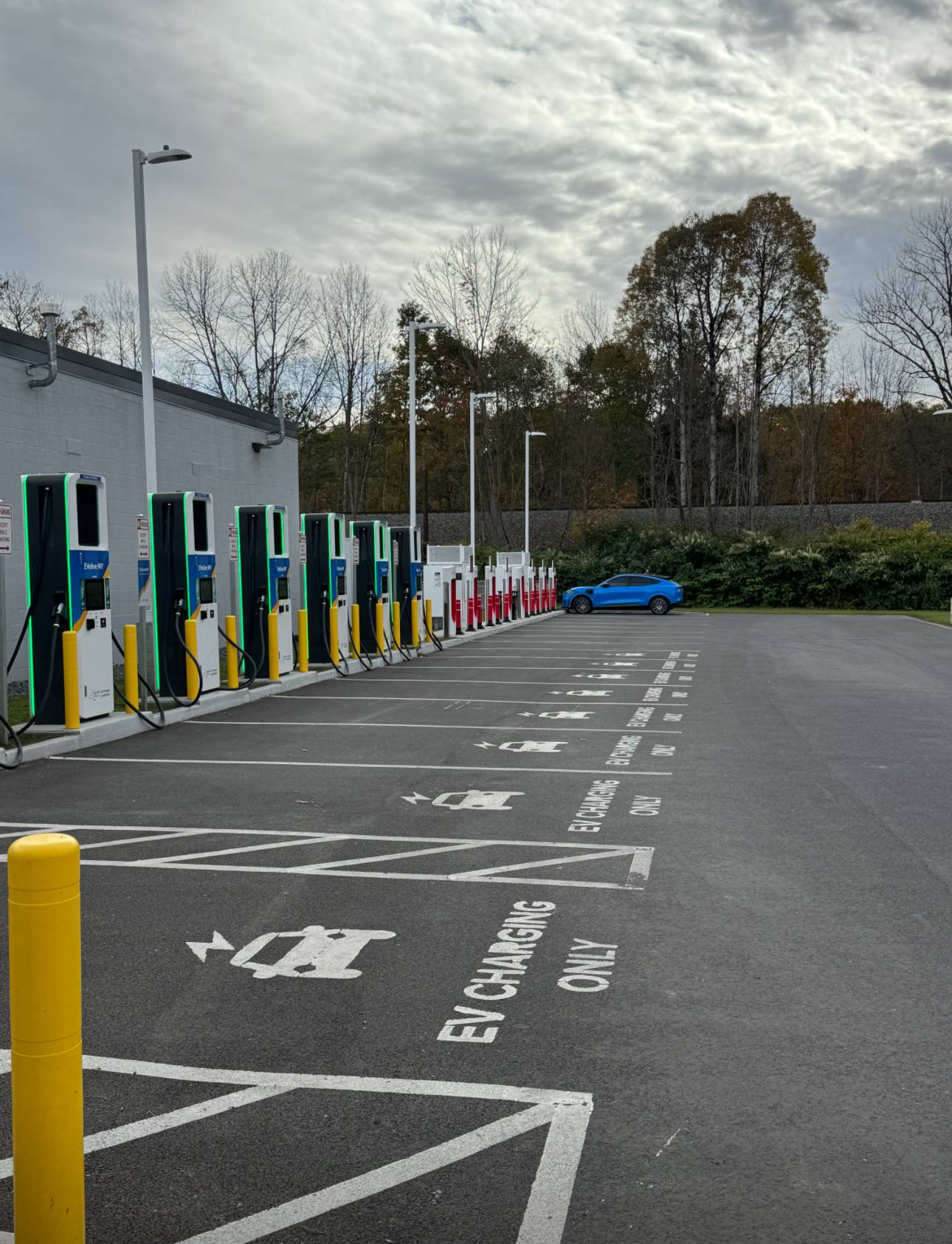 First Tesla Superchargers with "Magic Dock" CCS Adapter are online ...