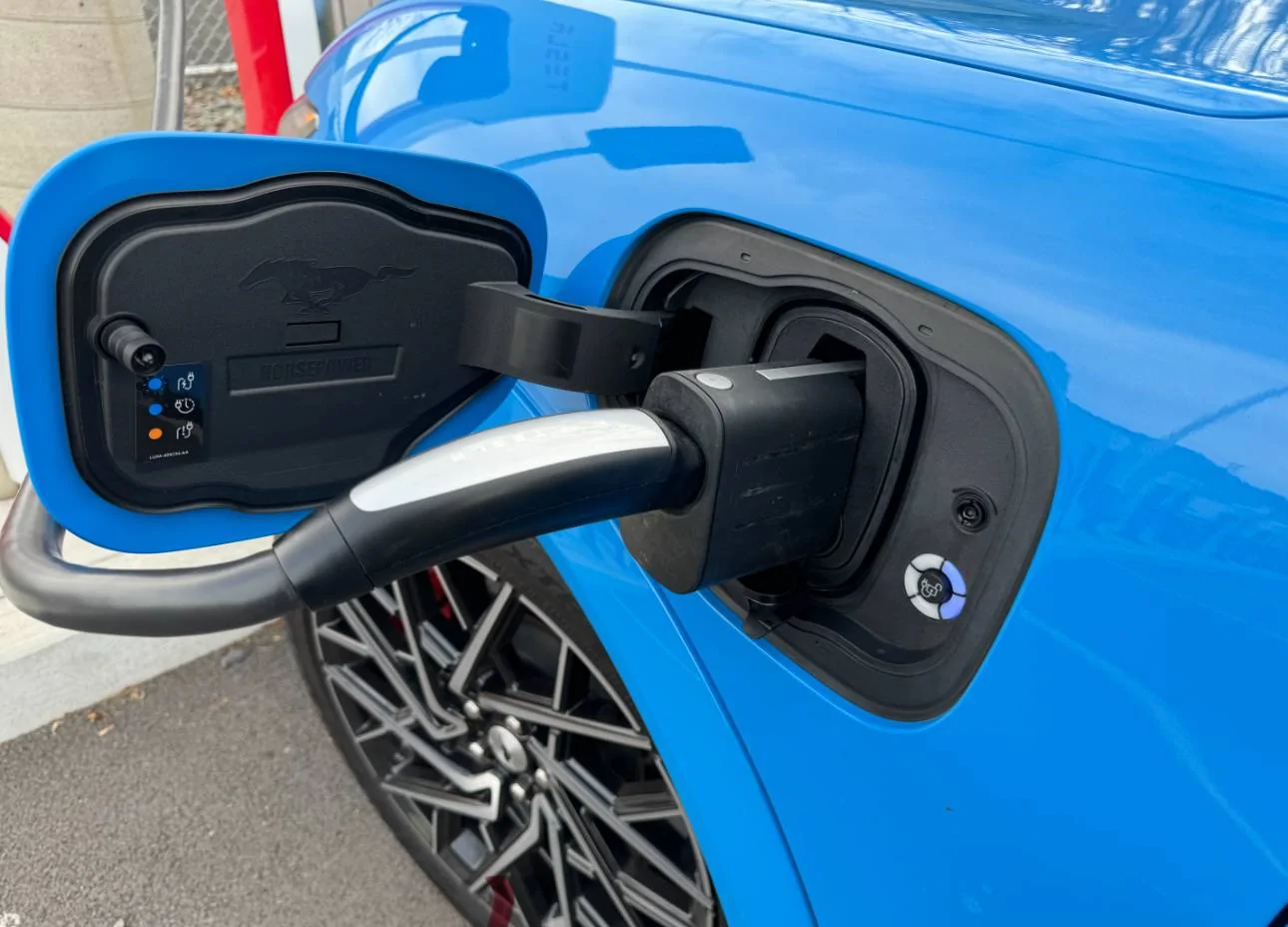 First Tesla Superchargers with "Magic Dock" CCS Adapter are online ...
