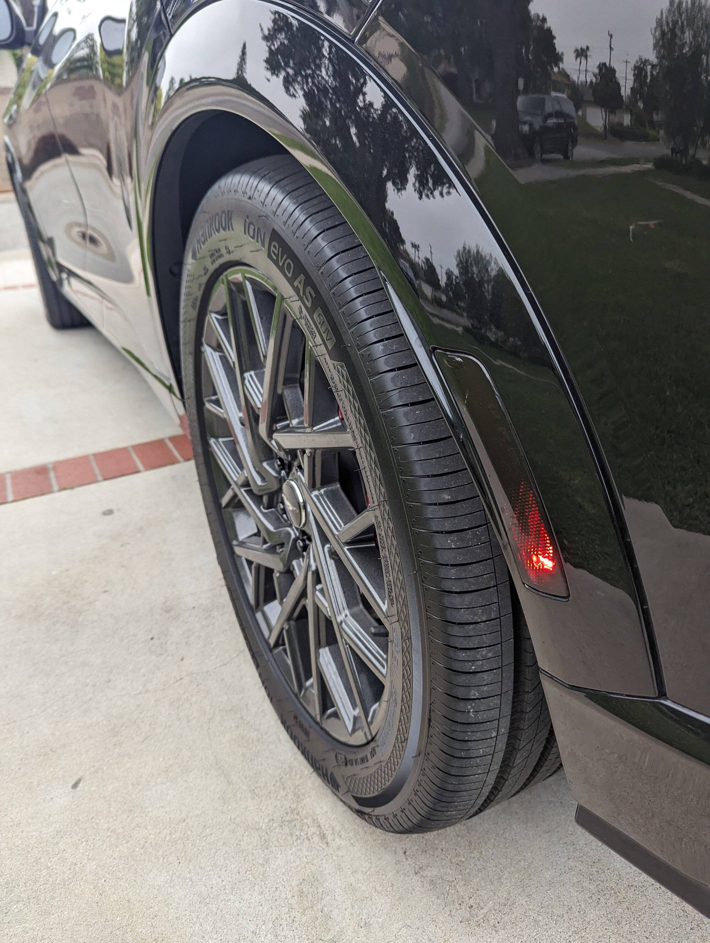 New shoes (265/45/20 Hankook iON evo-AS tires) with spacers too ...