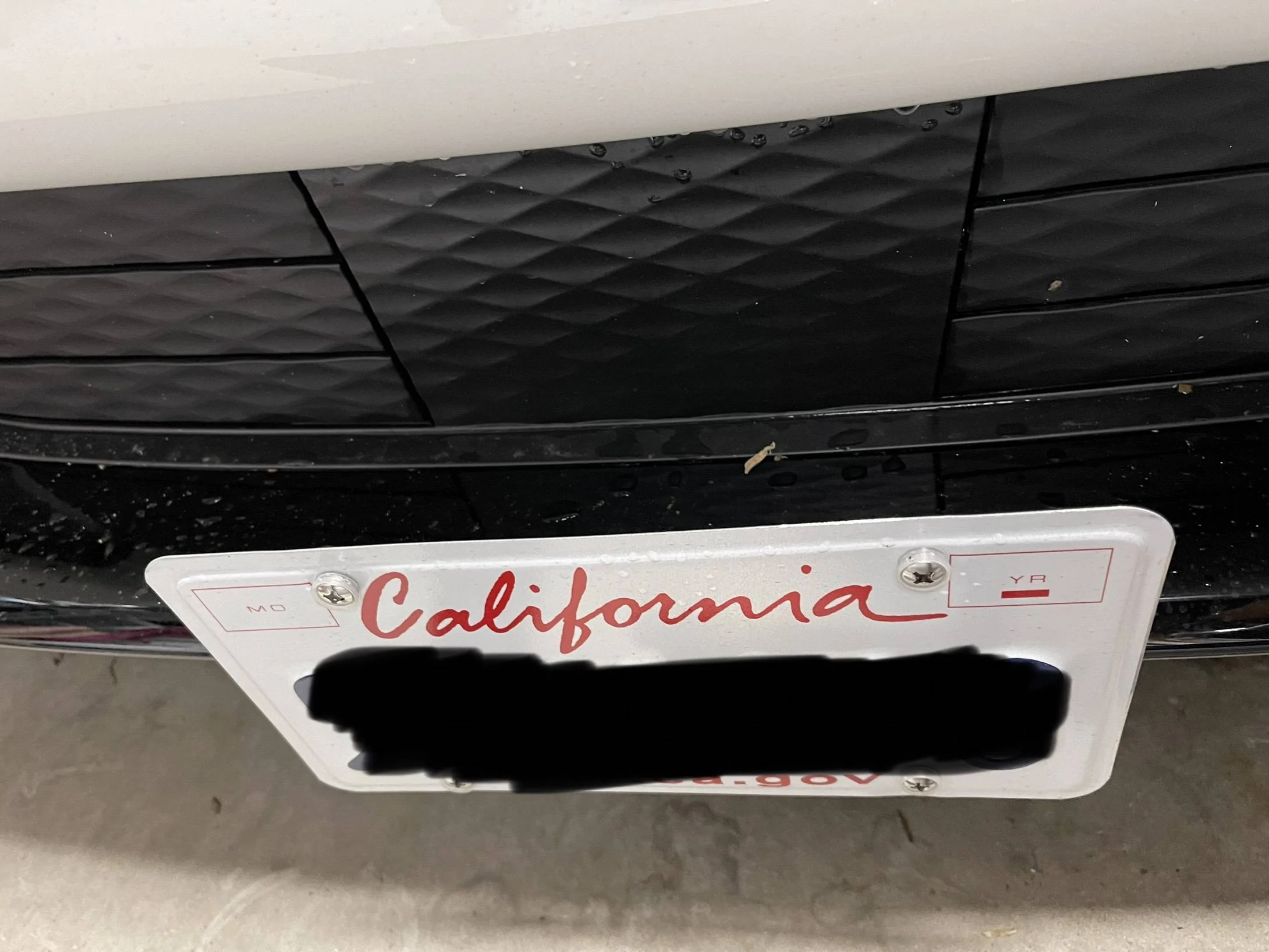 Front license plate WITHOUT drilling holes in bumper | MachEforum ...